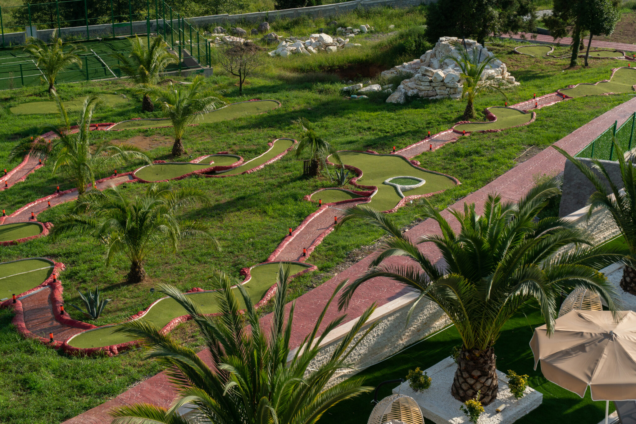 Play mini golf in Batumi - Villa Elysiumpark
